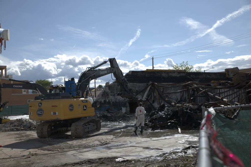 Downtown gas leak leads to cut power to 679 customers, prompts ...